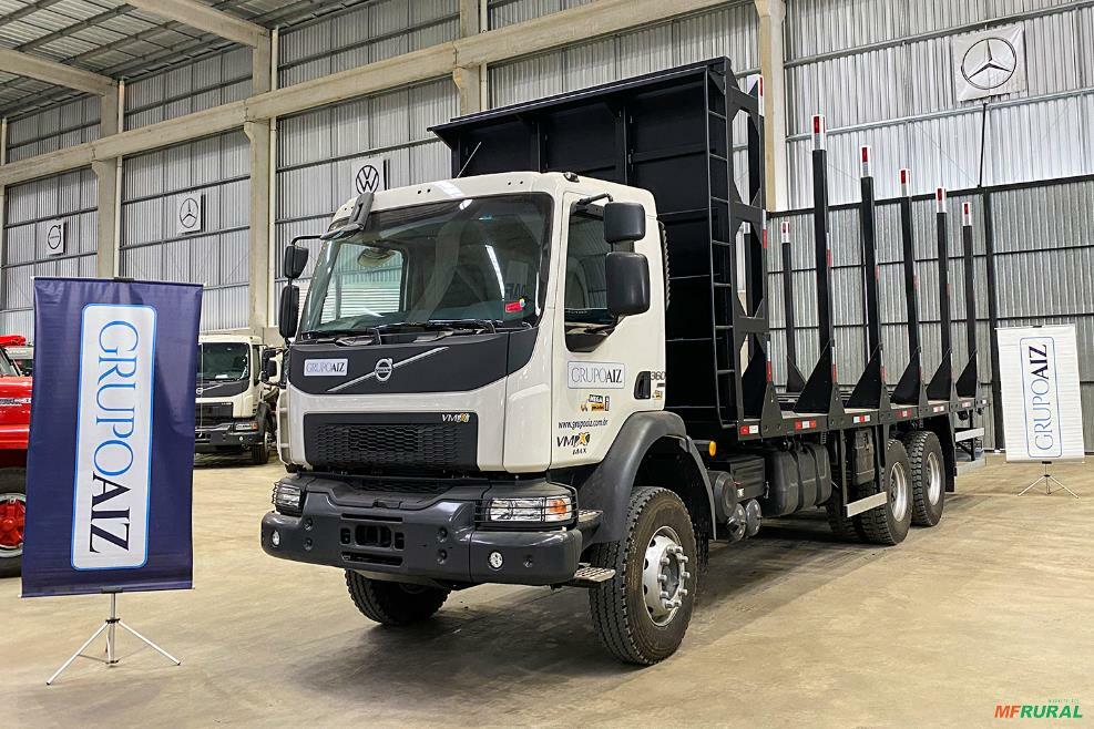 Caminhão Volvo Vmx 360 6X4 Transtora Florestal em São José dos 815516