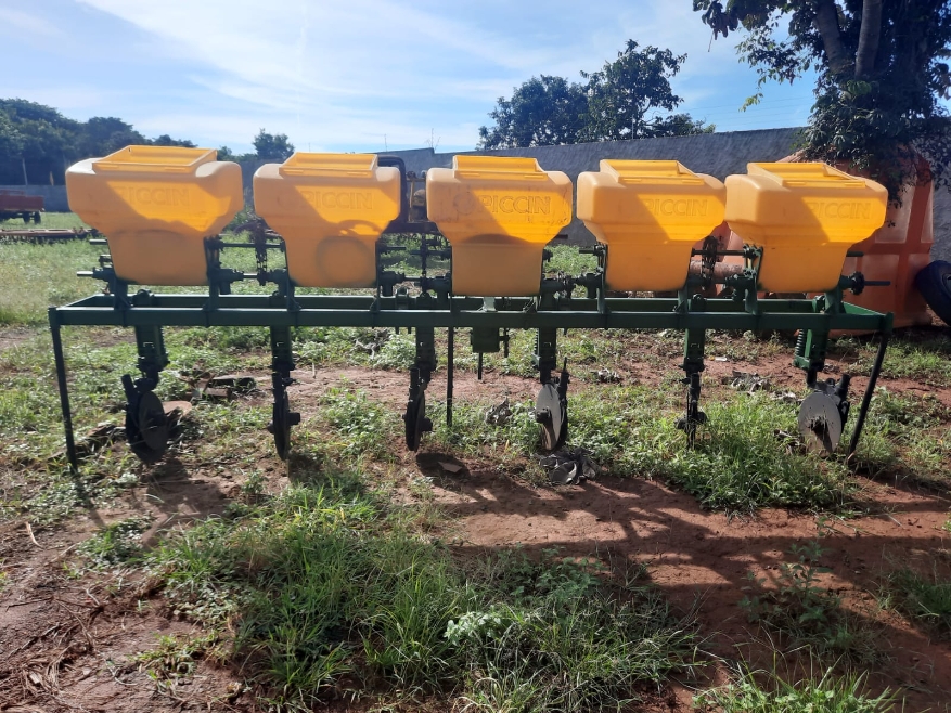 Cultivador Cpd 7 Linhas em Uberaba MG à venda. Compre direto 660122